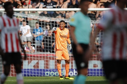 Real Betis Goalkeeper Claudio Bravo Editorial Stock Photo - Stock Image ...