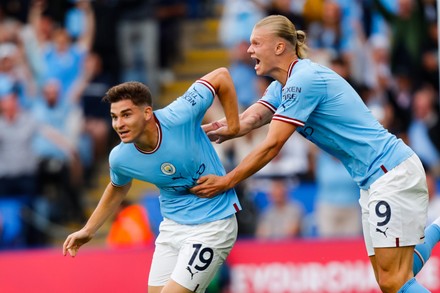 Erling Haaland Julian Alvarez Manchester City Redaktionelles Stockfoto ...