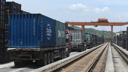 250 Sea land containers Stock Pictures, Editorial Images and Stock ...