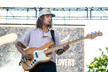 2,000 Music lovers Stock Pictures, Editorial Images and Stock Photos ...