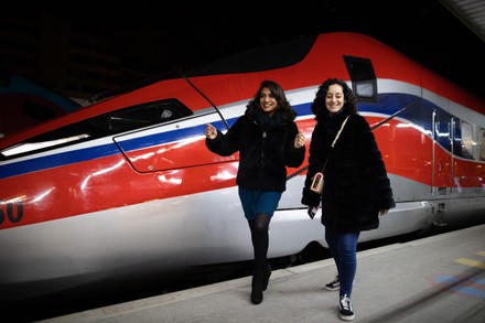 Passengers Take Pictures Next Trenitalia Frecciarossa Editorial Stock ...