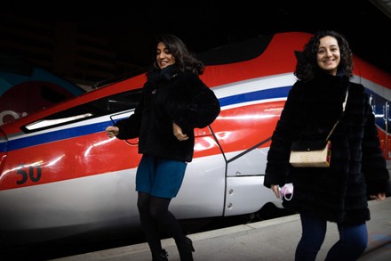 Passengers Take Pictures Next Trenitalia Frecciarossa Editorial Stock ...