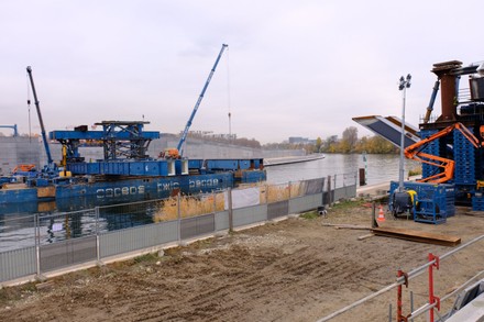 Installation Seibert Bridge Over Seine Between Editorial Stock Photo ...