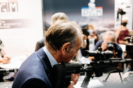 750 Gun points Stock Pictures, Editorial Images and Stock Photos ...