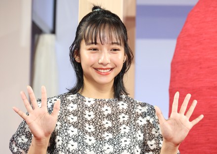 Japanese Actress Suzu Yamanouchi Poses Photo Editorial Stock Photo - Stock Image | Shutterstock