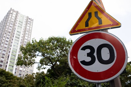 750 Speed limit sign Stock Pictures, Editorial Images and Stock Photos ...