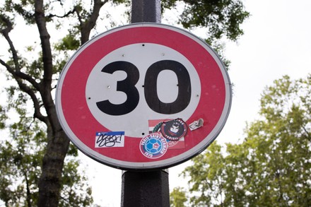 750 Speed limit sign Stock Pictures, Editorial Images and Stock Photos ...