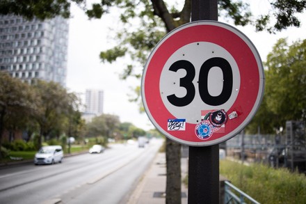 750 Speed limit sign Stock Pictures, Editorial Images and Stock Photos ...