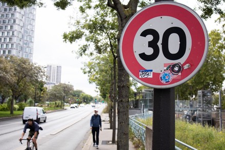 750 Speed limit sign Stock Pictures, Editorial Images and Stock Photos ...