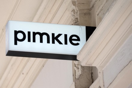 imágenes de Shop Signs - Cannes, France - 12 Jul 2021 - Imágenes de ...