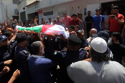 imágenes de Palestinians attend the funeral of policeman Mahmoud Daoud ...