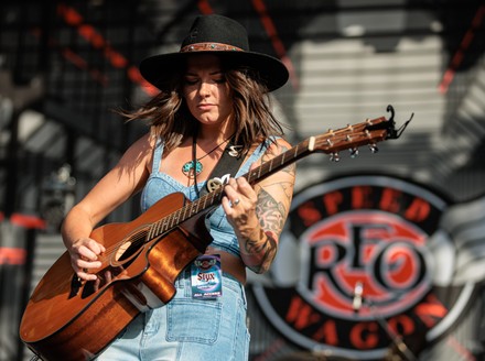 Kelly Green in concert, Germania Insurance Amphitheater, Austin, Texas ...