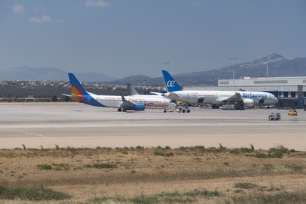250 Jet2 aircraft Stock Pictures, Editorial Images and Stock Photos ...