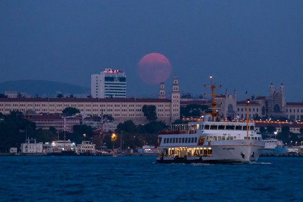 Full moon in Istanbul, Turkey - 11 Aug 2022 Stock Pictures, Editorial ...