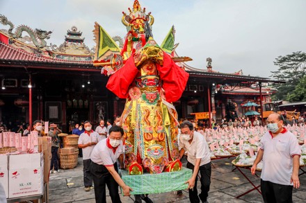 Chinese Indonesians Carry Statue During Hungry Editorial Stock Photo ...