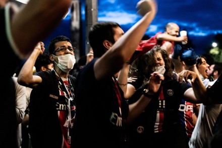 PSG Fans Celebrate - Paris, France - 18 Aug 2020 Stock Pictures ...