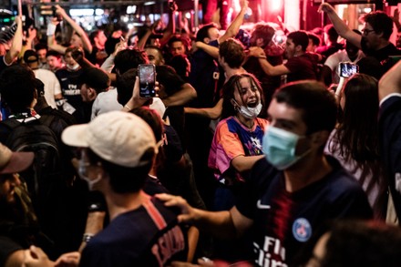 PSG Fans Celebrate - Paris, France - 18 Aug 2020 Stock Pictures ...