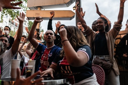 PSG Fans Celebrate - Paris, France - 18 Aug 2020 Stock Pictures ...