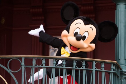 Disney Characters Mickey Mouse Welcome Visitors Editorial Stock Photo ...