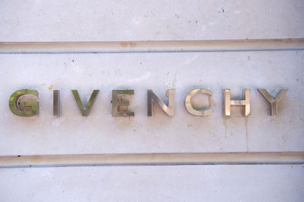 Shop Sign In Paris, France - 09 Apr 2020 Stock Pictures, Editorial ...