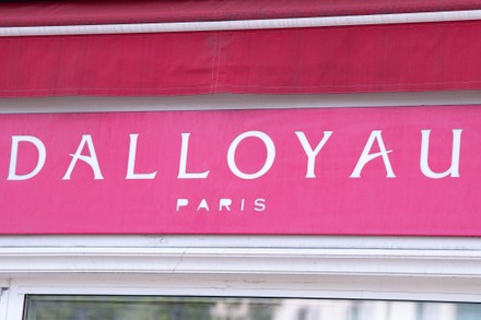 imágenes de Shop Sign - Paris, NEUILLY, France - 17 Apr 2020 - Imágenes ...