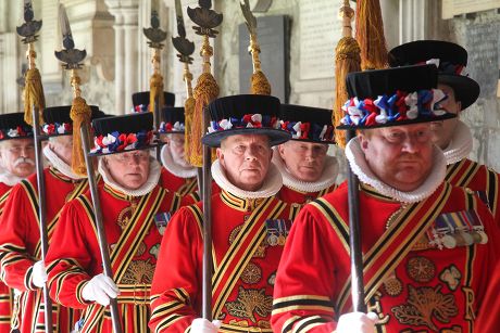 Beefeaters Westminster Abbey London Britain Editorial Stock Photo ...