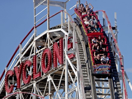 250 Cyclone ride Stock Pictures, Editorial Images and Stock Photos ...