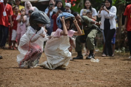 16 Sack race game Stock Pictures, Editorial Images and Stock Photos ...