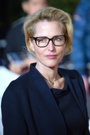 Gillian Anderson Attending Marriage Story Premiere Editorial Stock ...
