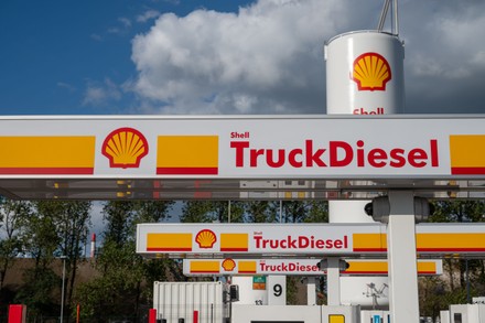 Shell Petrol Station, Ghent, Belgium - 20 Aug 2022 Stock Pictures ...