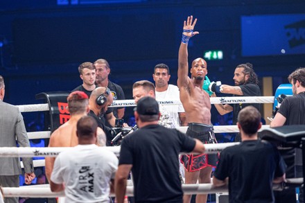 30,000 London. fight Stock Pictures, Editorial Images and Stock Photos ...