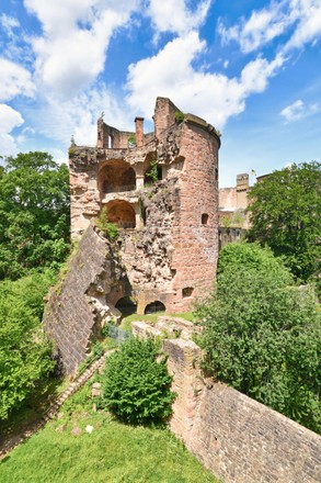 1,000 Destroyed palace Stock Pictures, Editorial Images and Stock ...