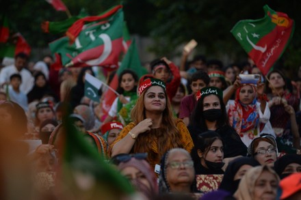imágenes de A large number of supporters of Tehreek-e-Insaf (PTI) are ...