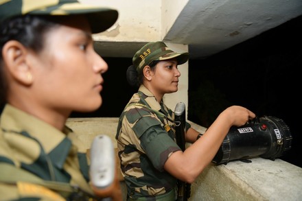 14 imágenes de Border Security Force Patrol the India-Bangladesh Border ...