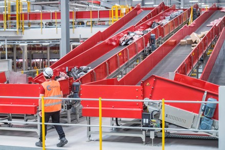 Royal Mail's new automated warehouse for parcels, UK - 14 Jun 2022 ...