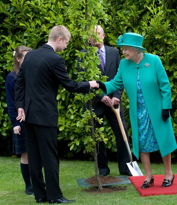 Queen Elizabeth Ii Treeplanting Ceremony Editorial Stock Photo - Stock ...