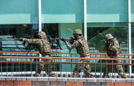 South Korean Soldiers Participate Antiterror Drill Editorial Stock ...