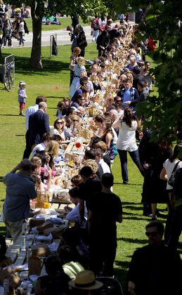 __COUNT__ Guinness World Record breaking longest picnic table, London ...