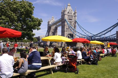 __COUNT__ Guinness World Record breaking longest picnic table, London ...