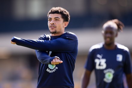 Niall Canavan Barrow Warms During Sky Editorial Stock Photo - Stock ...