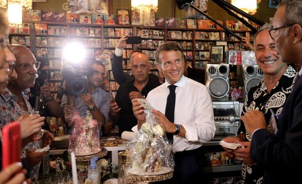 Le De La Emmanuel Macron Rend Editorial Stock Photo - Stock Image ...