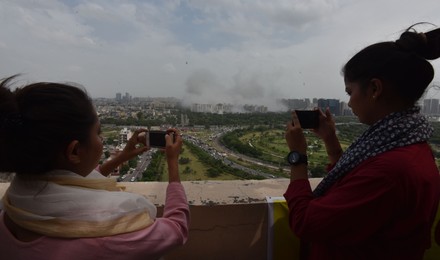 Controlled Implosion Demolishes 100metrehigh Residential Twin - Foto de ...