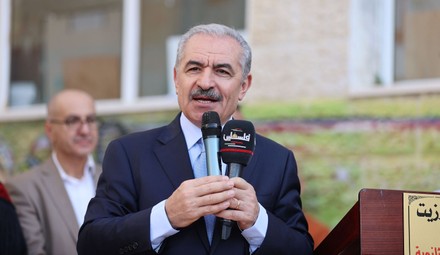 9 imágenes de Palestinian Prime Minister Mohammad Shtayyeh visits the ...