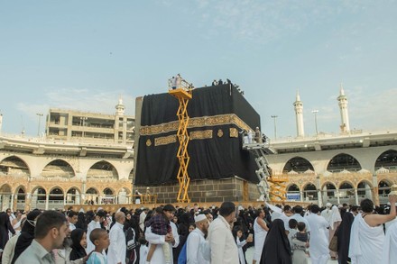 Technicians Change Kiswah Fabric Covering Kaaba Editorial Stock Photo ...