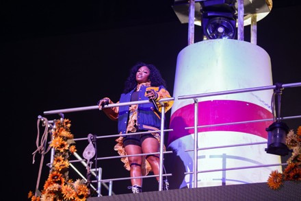 __COUNT__ SZA performs at Outside Lands music festival, Golden Gate ...