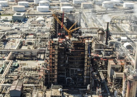 BP Whiting Indiana refinery fire, USA - 30 Aug 2022 Stock Pictures ...