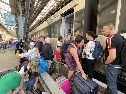 250 Changing train Stock Pictures, Editorial Images and Stock Photos ...