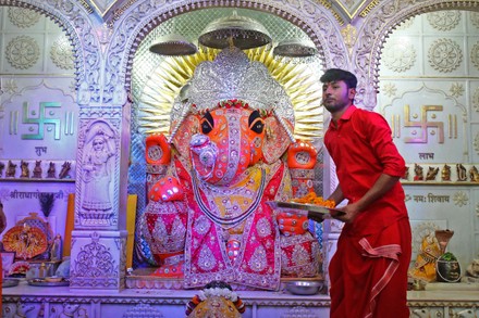 Hindu Priest Nehar Ke Ganesh Ji Editorial Stock Photo - Stock Image ...