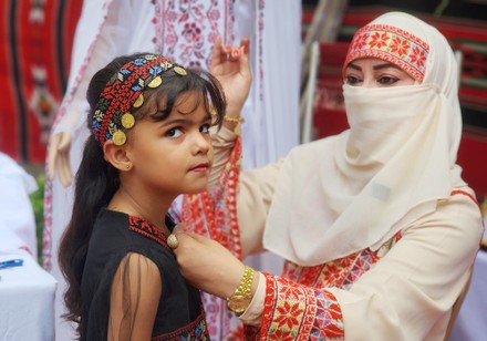 Palestinian Mona Abu Rida, embroiders traditional Palestinian dresses ...
