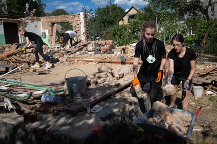 55 Clear rubble from houses Stock Pictures, Editorial Images and Stock ...